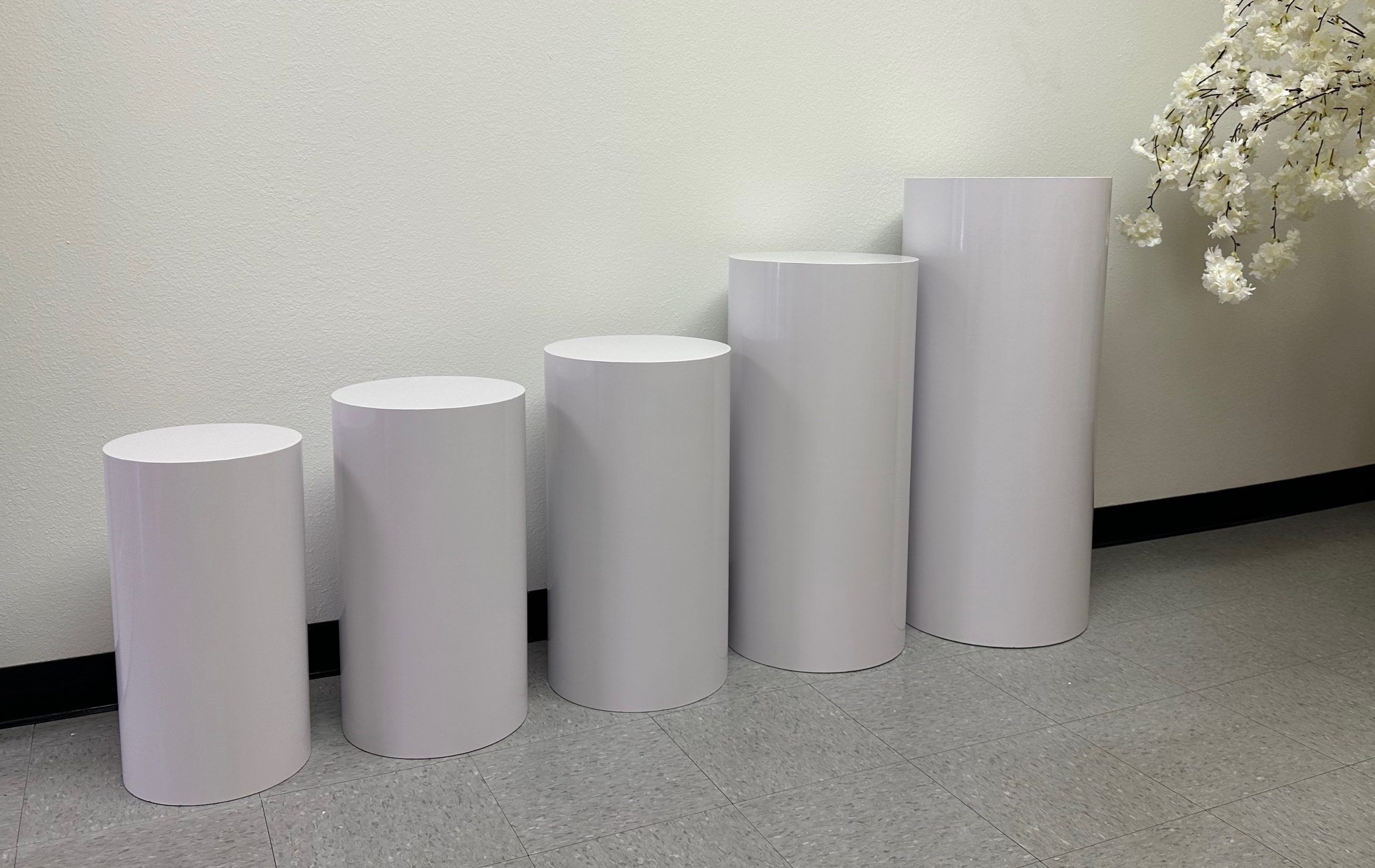 Set of 5 White Metal Cylinder Prop Pedestal Stands For Wedding Aisle ...